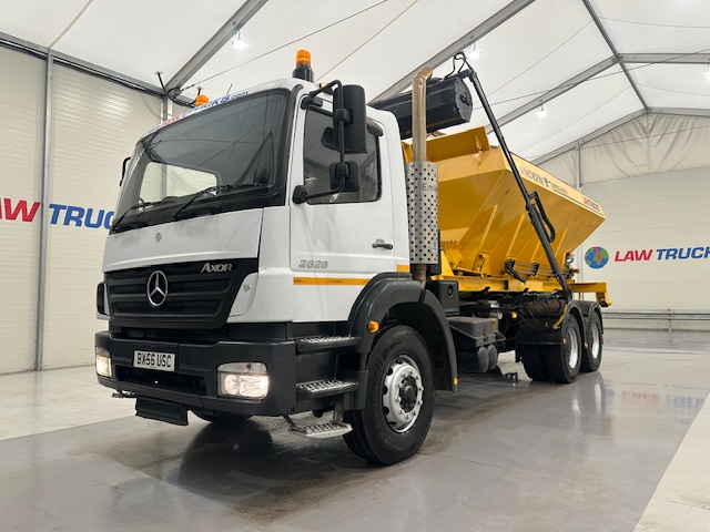 Mercedes Axor 2628 6x4 Day Cab Hookloader Gritter | Law Trucks