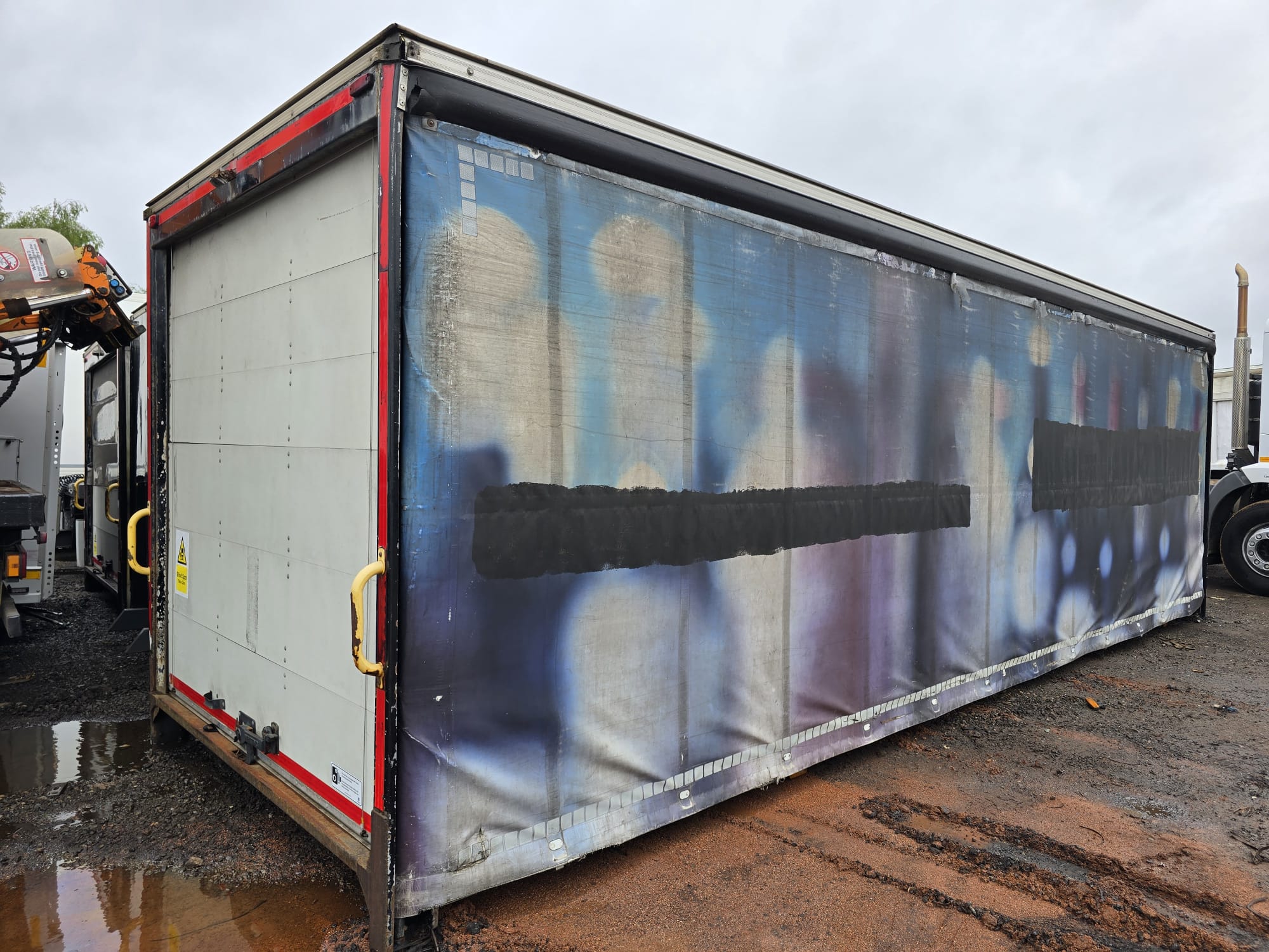 Bevan 24ft Curtainsider Body | Law Trucks